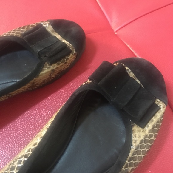 Courage.b | Shoes | Courageb Metallic Gold Snakeskin Black Flats | Poshmark